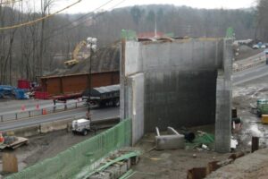 Taconic State Parkway, Ramp X, Route 9A/100 - Tectonic